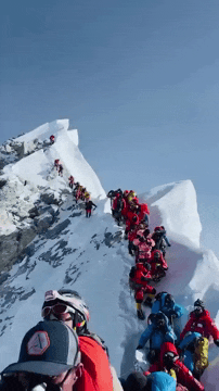 The summit queue at Mount Everest gif – Trending GIF on GifVif