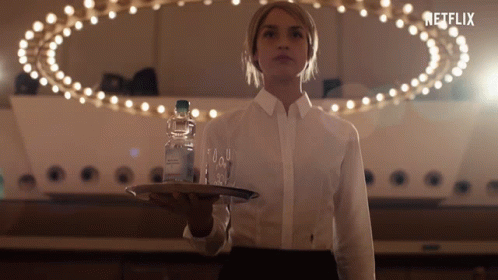waitress gif – Trending GIF on GifVif